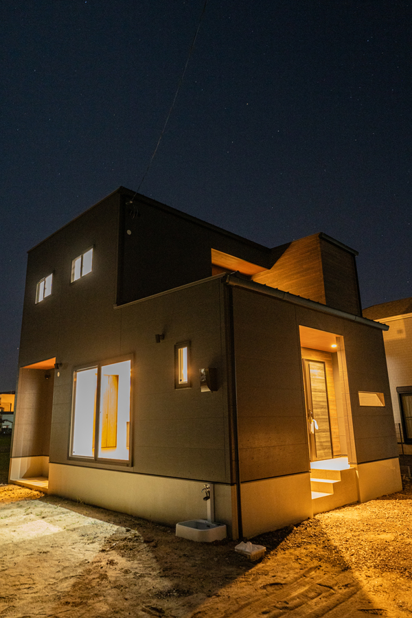 宇土市南段原町｜28坪3LDKの2階建て 樹脂サッシ、1種換気澄家を採用したコンパクトだが収納たくさんなZEH住宅｜ ファンライフ株式会社